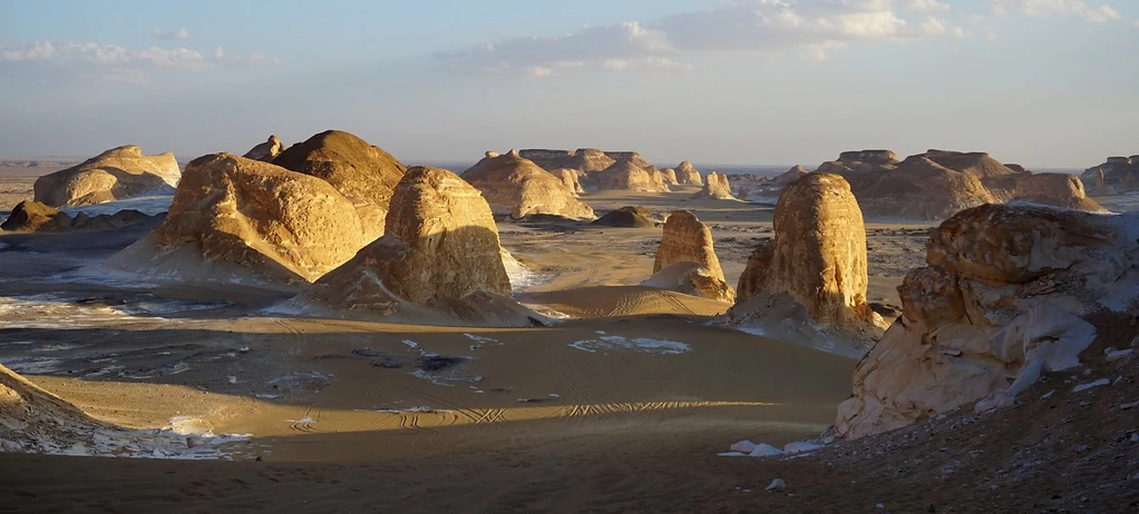 White Desert and Bahariya Oasis 2-Day Safari Tour